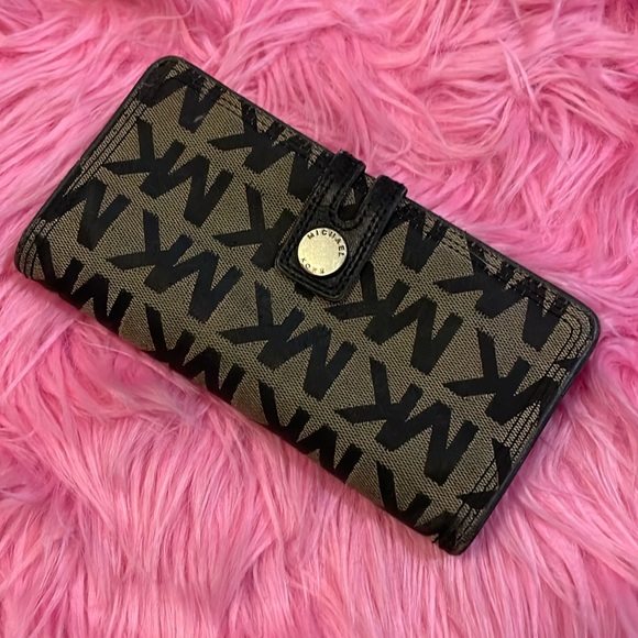 Michael Kors | Bags | Michael Kors Signature Wallet | Poshmark